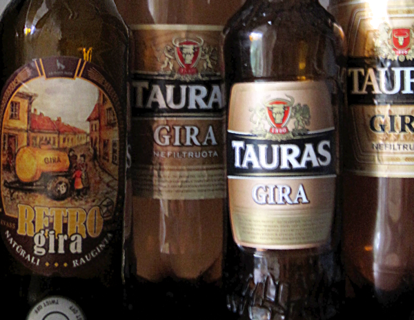 Kwas chlebowy i podpiwek: Dwaj bracia z Litwy - Retro i Tauras